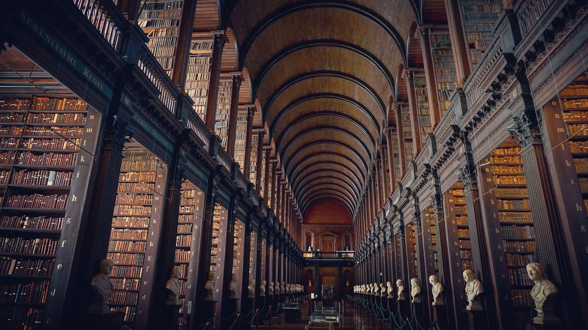 Trinity College | Tourist Attractions Dublin | Louis Fitzgerald Hotel